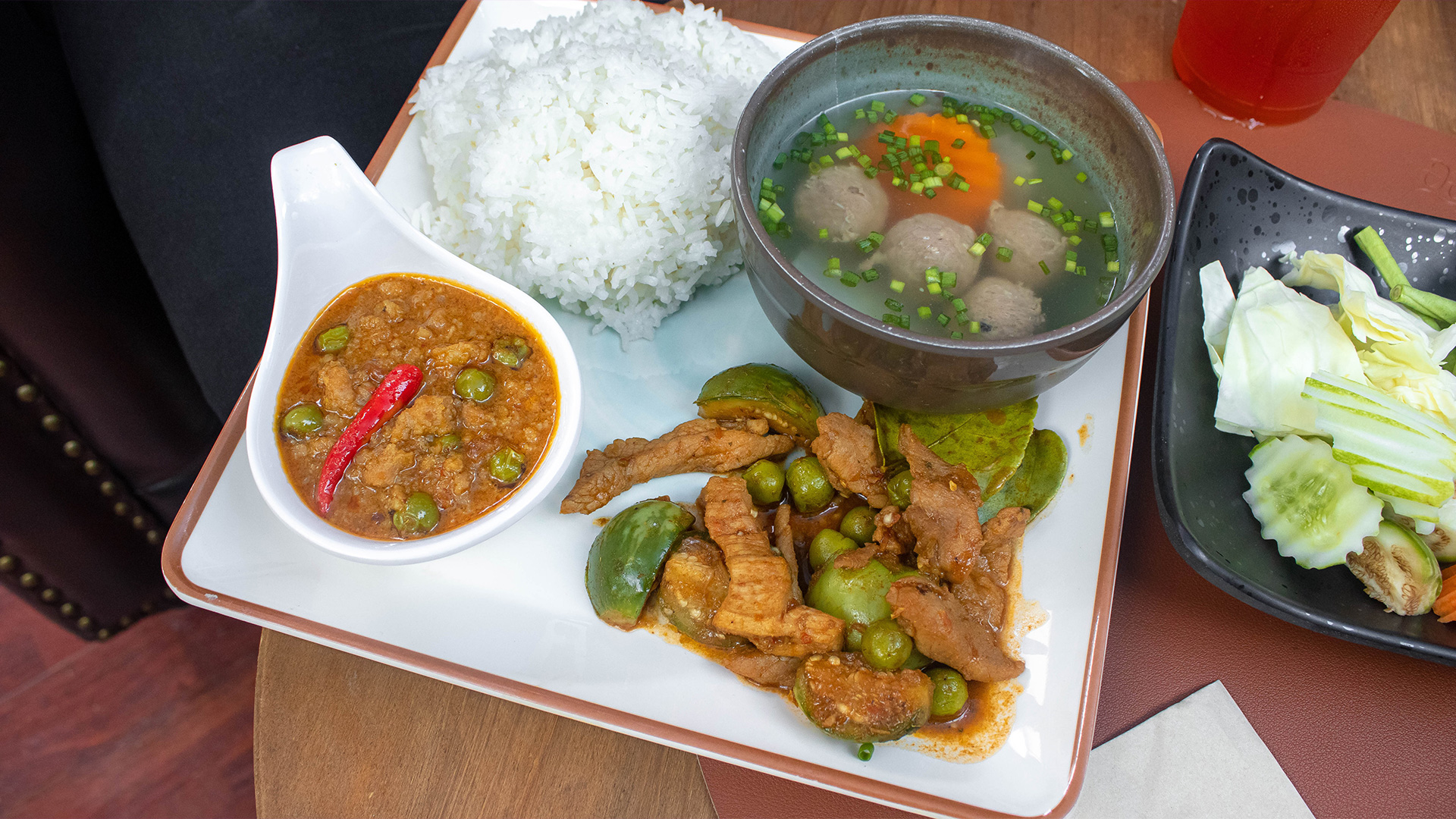 The Loft Coffee: ត្រឹមតែ $2.5 ទទួលបានអាហារ 3 មុខនិងថែមជូនតែជ្រក់មួយទៀត!