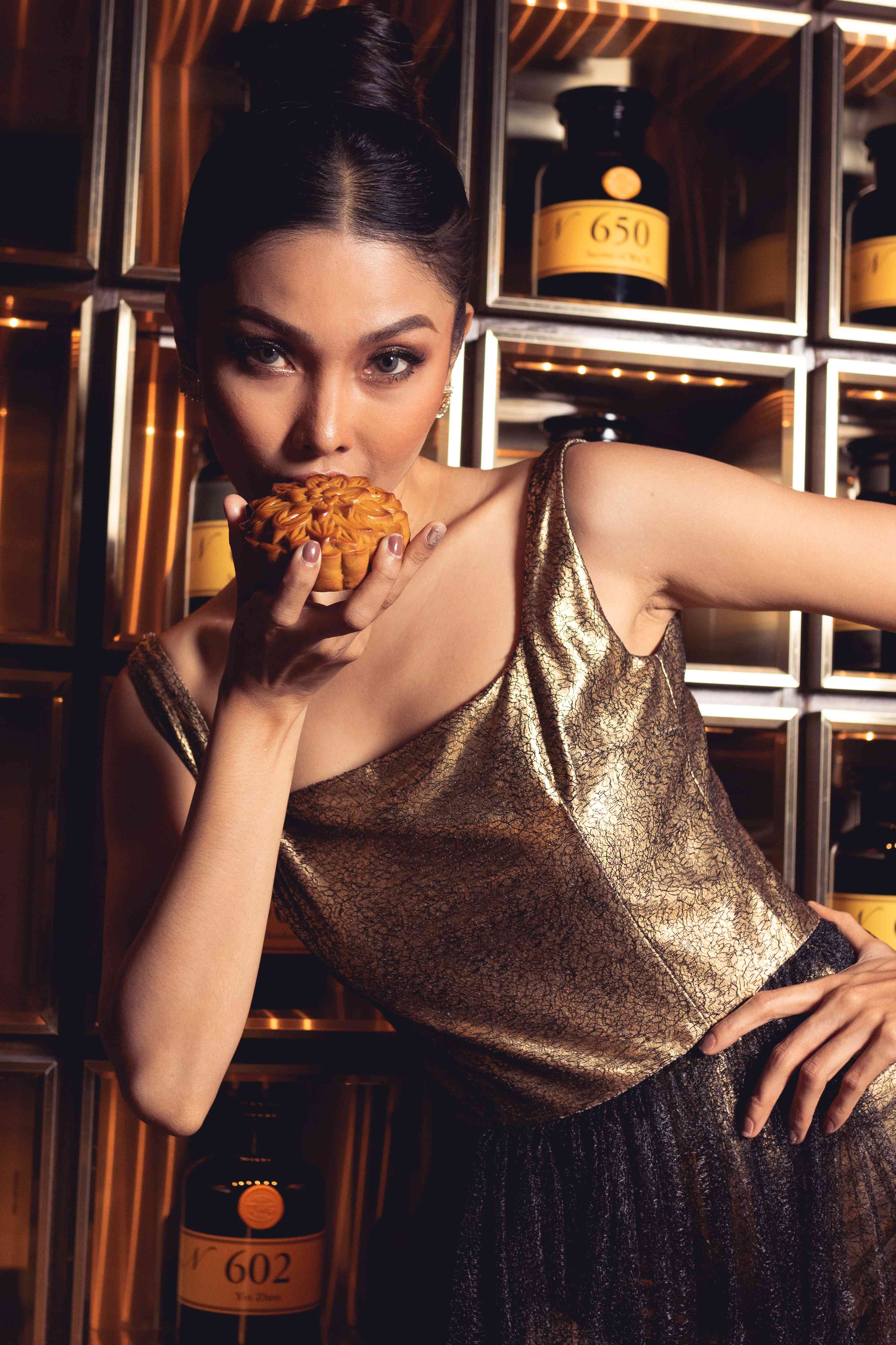 ‘Love Parcel from the Moon’: Rosewood's Exclusive Mooncake Collection