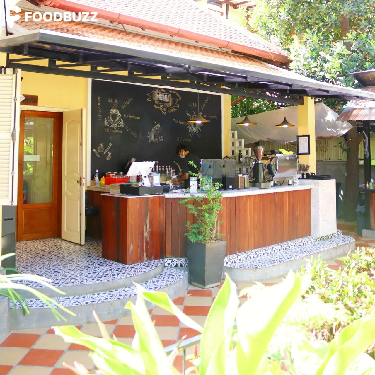 High School Cafe: Incredible taste of foods and drinks with indoor and ...