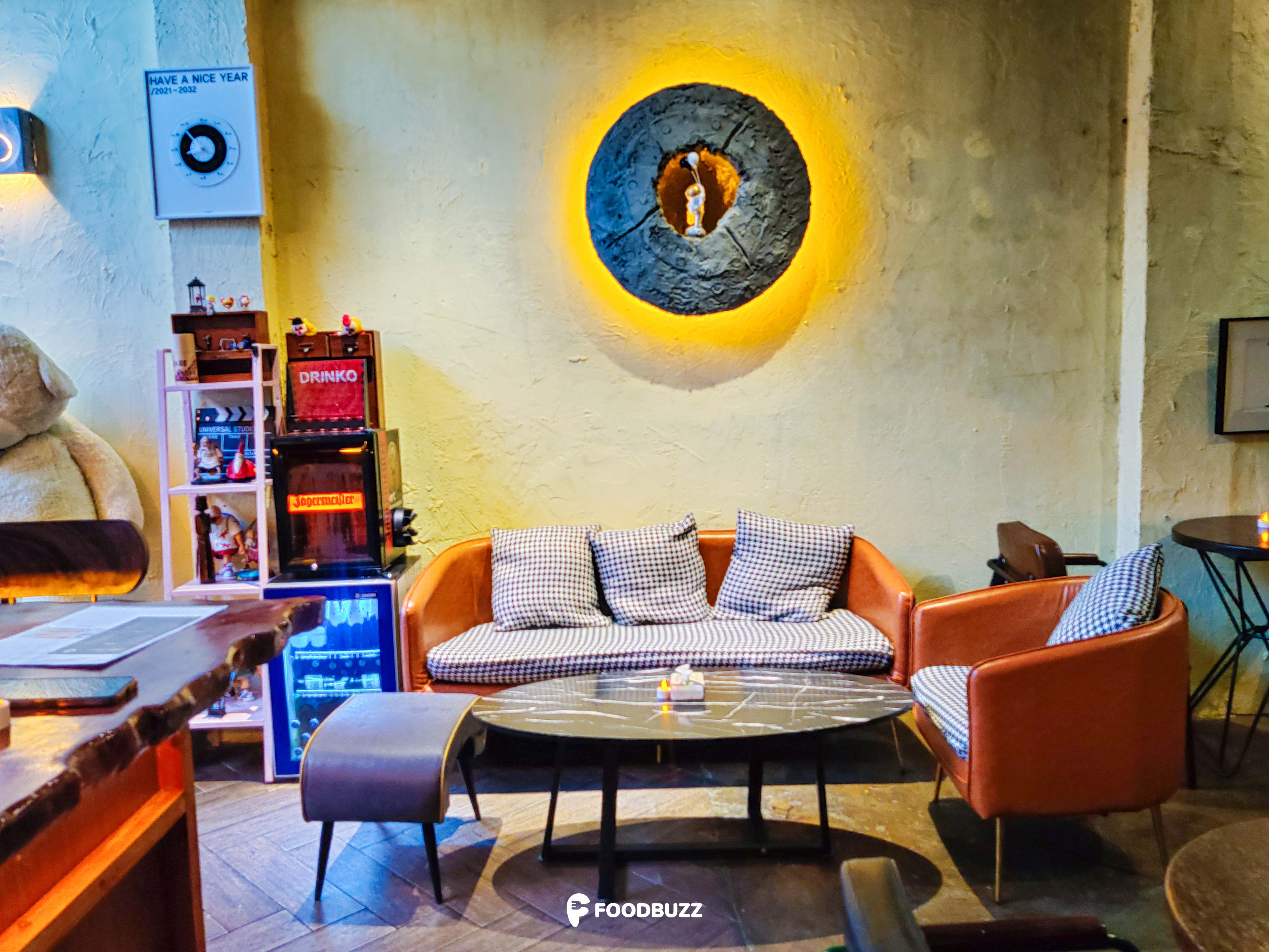 Mars Coffee and Bar - ហាងកាហ្វេពេលព្រឹកប្រែខ្លួនជាបារពេលល្ងាចនៅផ្លូវ 308