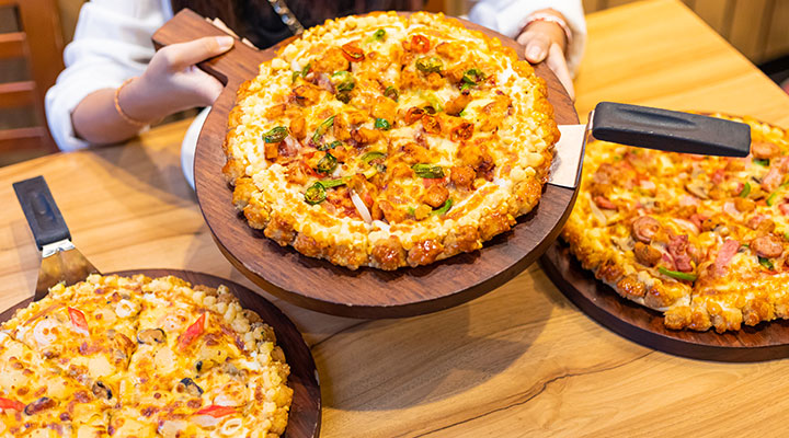 ឆ្ងាញ់មាត់ទៀតហើយជាមួយសំបកមាន់បំពងស្រួយយ៉ាងប្លែកពី The Pizza Company