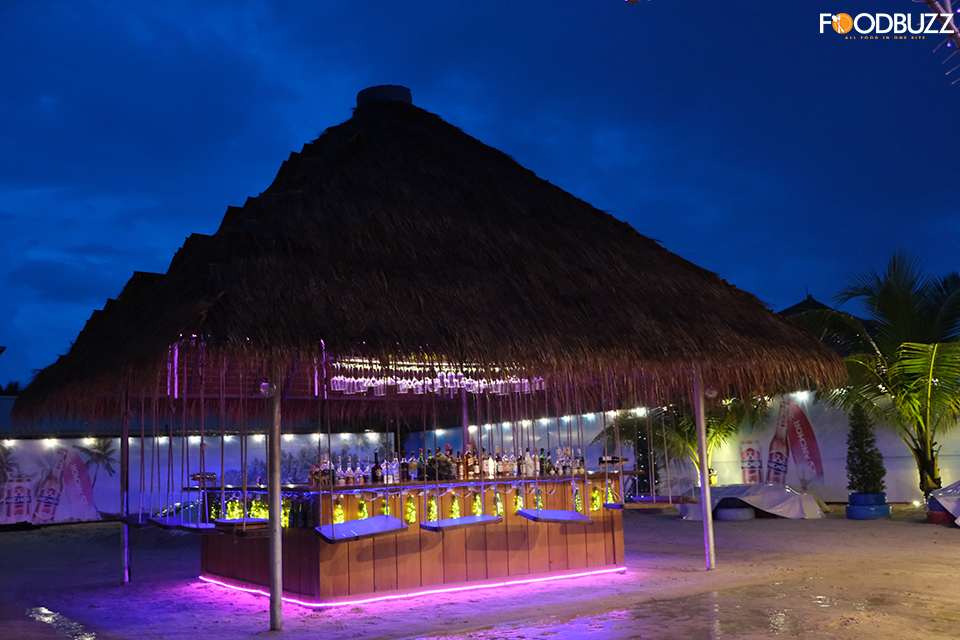 Beach concept? Seafood? Cocktail Bar? Come and get them all at this eatery!